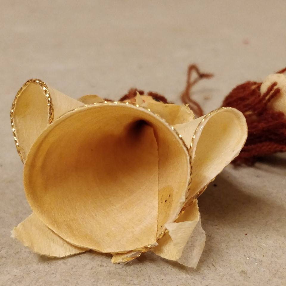 Engle i natur spån med brunt hår, gammel julepynt, 2 stk.