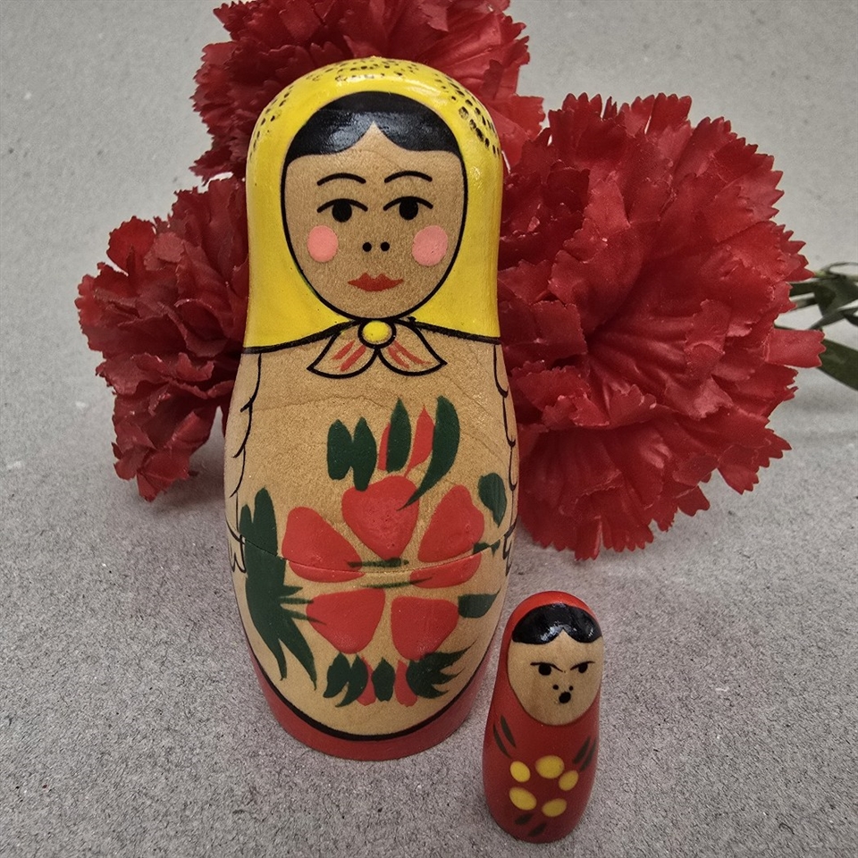 Babushka dukker, hånddekorerede russiske dukker.